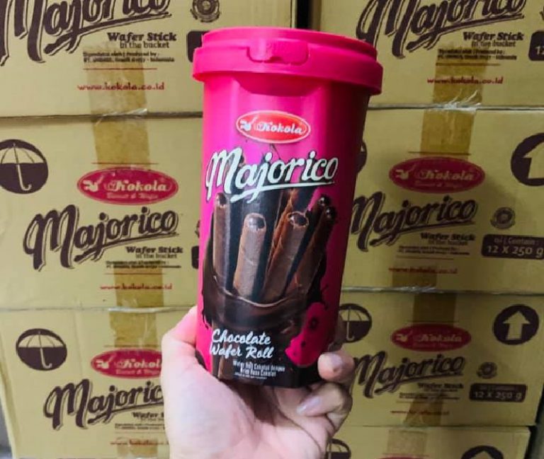 Bánh Quế Chocolate Majorico Kokola Wafer Roll Lon 250g